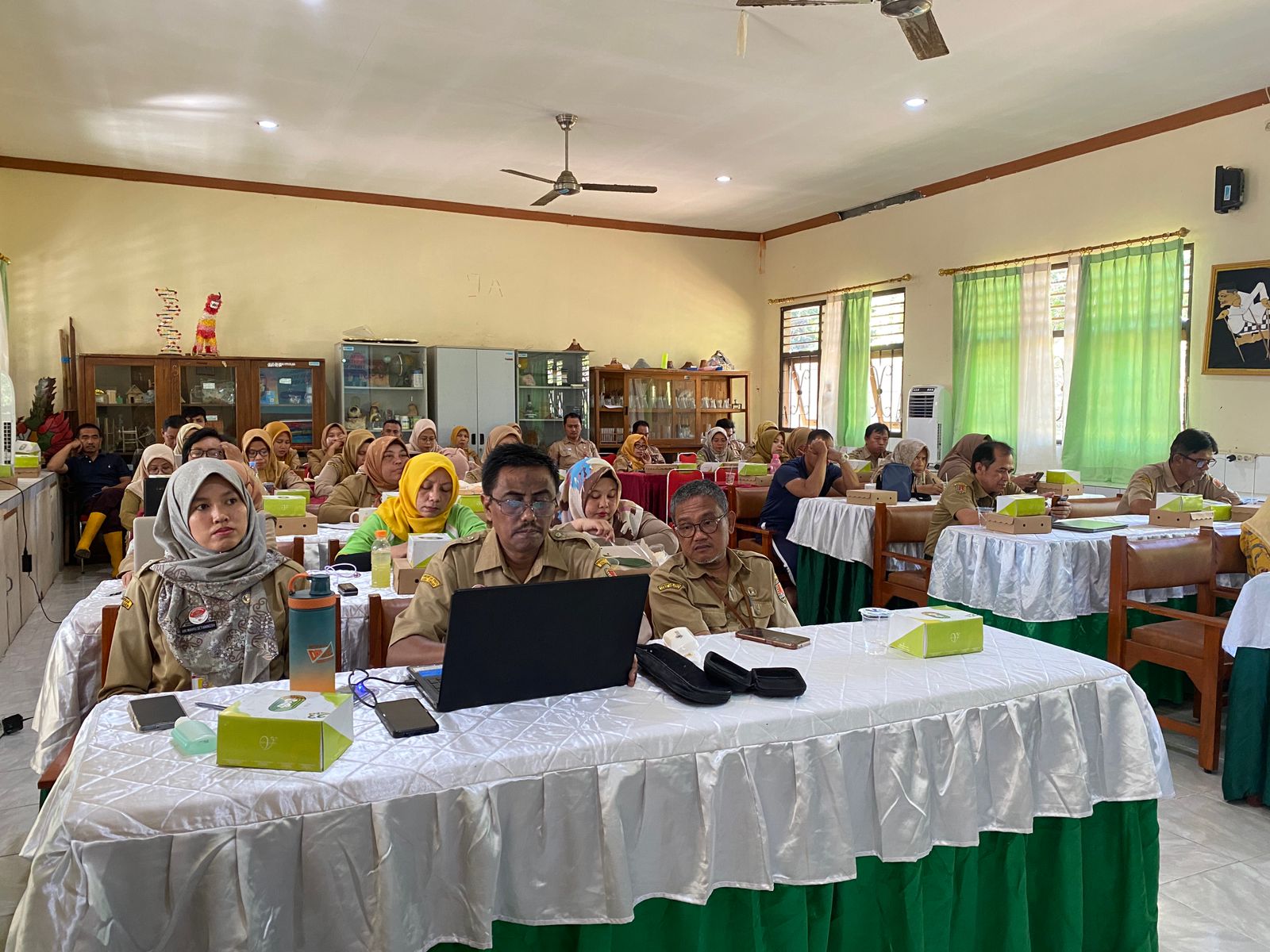 SOSIALISASI RAPORT PENDIDIKAN DAN IHT GEMINI